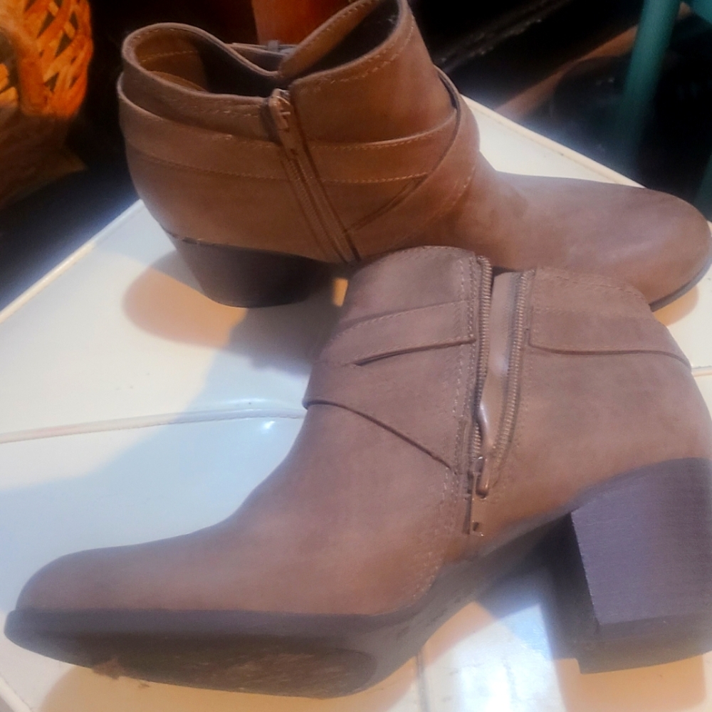 New Indigo Rd. Ankle Brown Boots - Gem